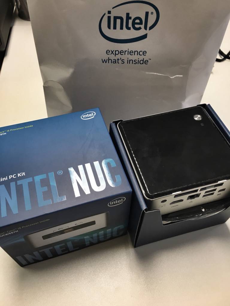Intel NUC NUC6i5SYH in monitor LG 27UD68-W 4K IPS / test